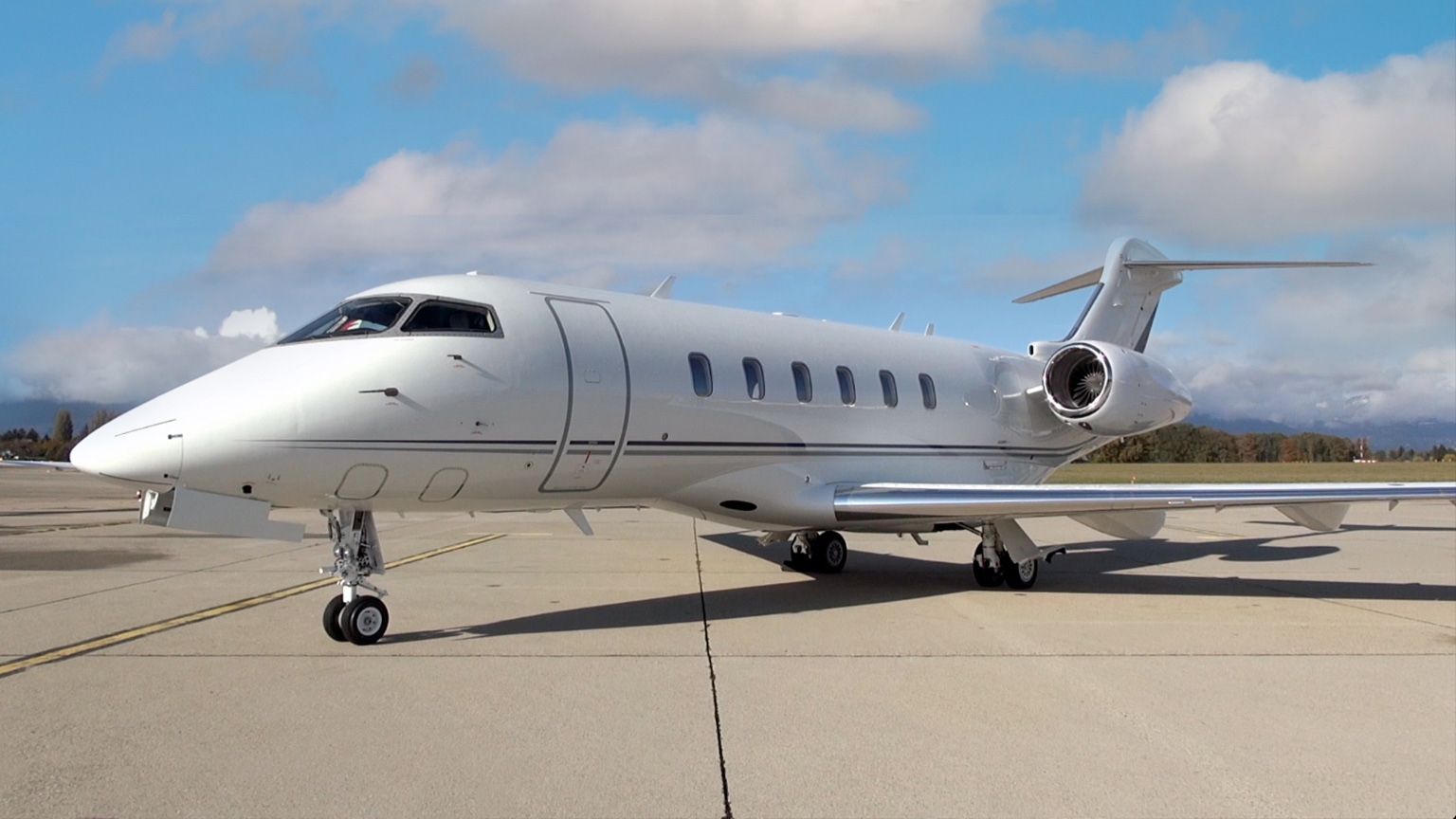 Challenger 350 Private Jet - 8 Passenger Private Jet Flights & Rates ...