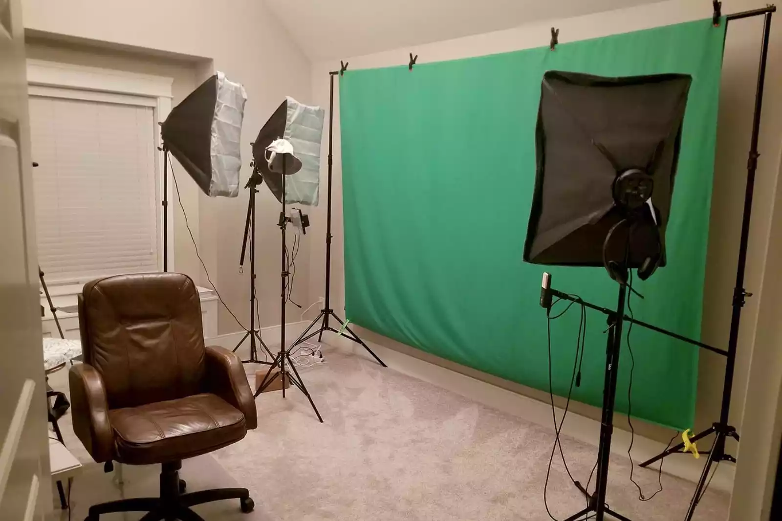 How To Use The Green Screen- A beginner's Guide