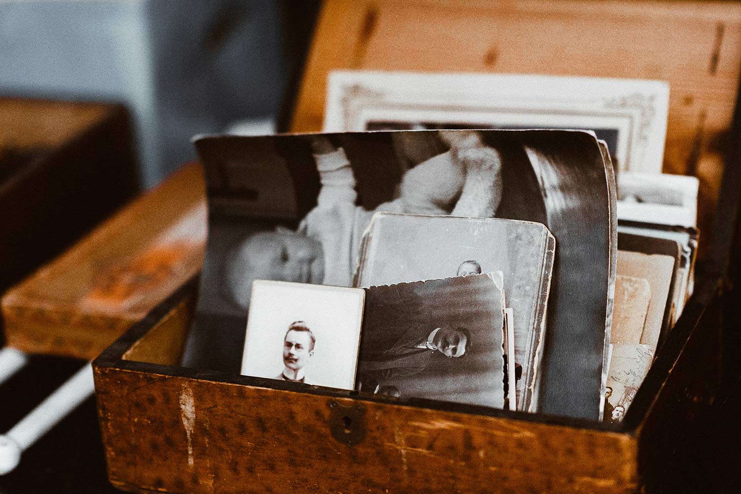 How to Create a Compelling Character Backstory | StoryFlint