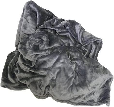 6 Best Blankets For Airbnbs And Vacation Rentals