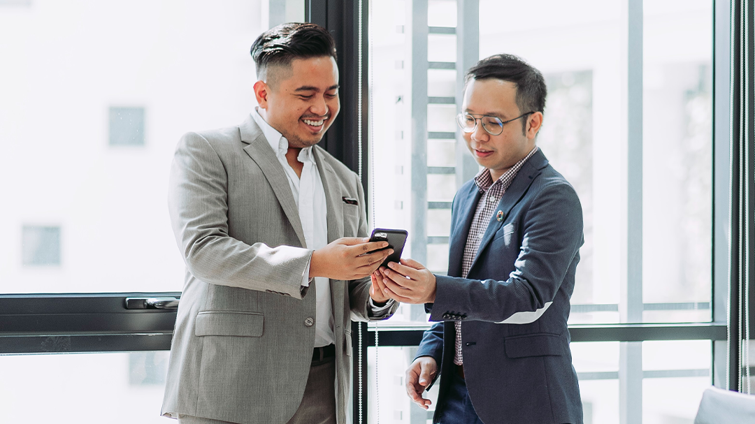 Providing in-project assistance to clients | Moxo