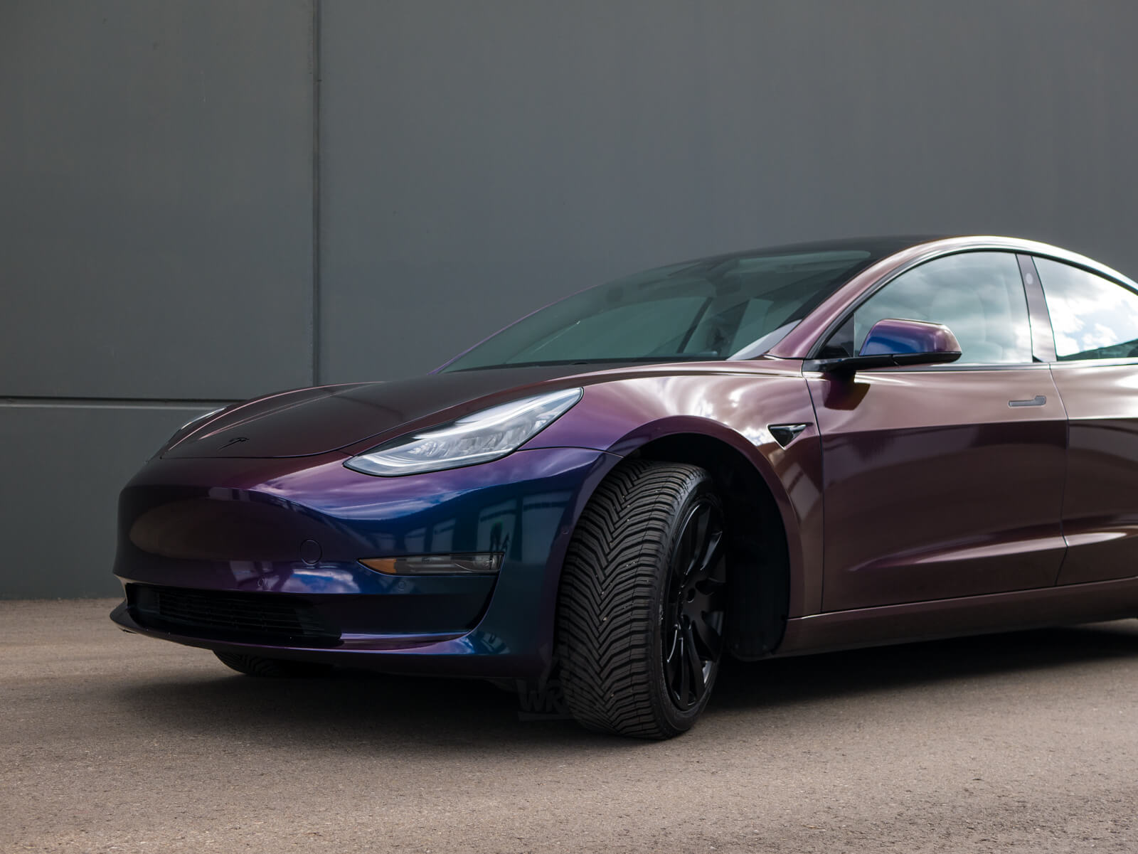 Tesla Model 3 vinyl wrap colourflip