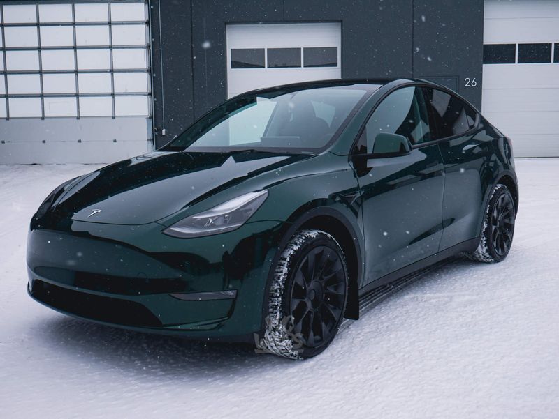 Tesla Model Y - Colour Change Vinyl Wrap White to Green