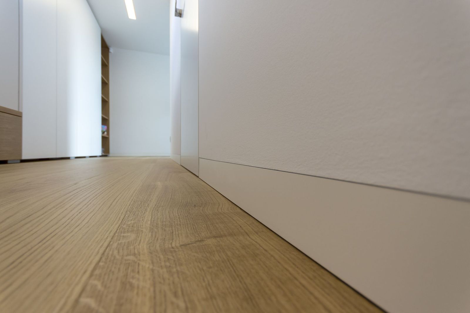 Modern flush baseboard Dorsis Linus | Angelbau