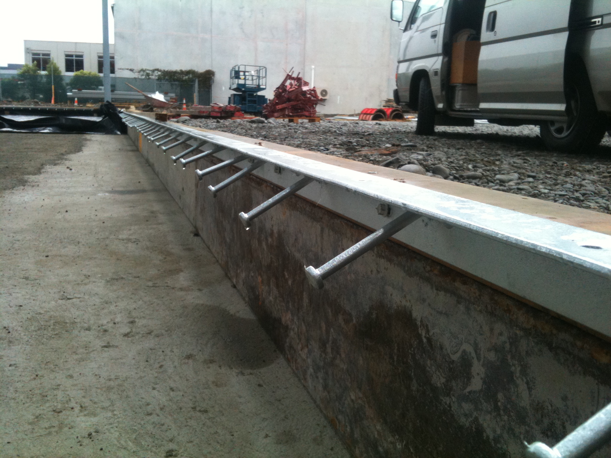 STOP POUR ARMOUR JOINT ANGLE | In Slab Products | Canzac