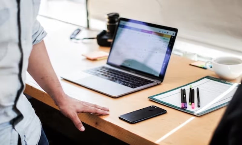 Reduce the Feast and Famine Cycle in Your Digital Agency