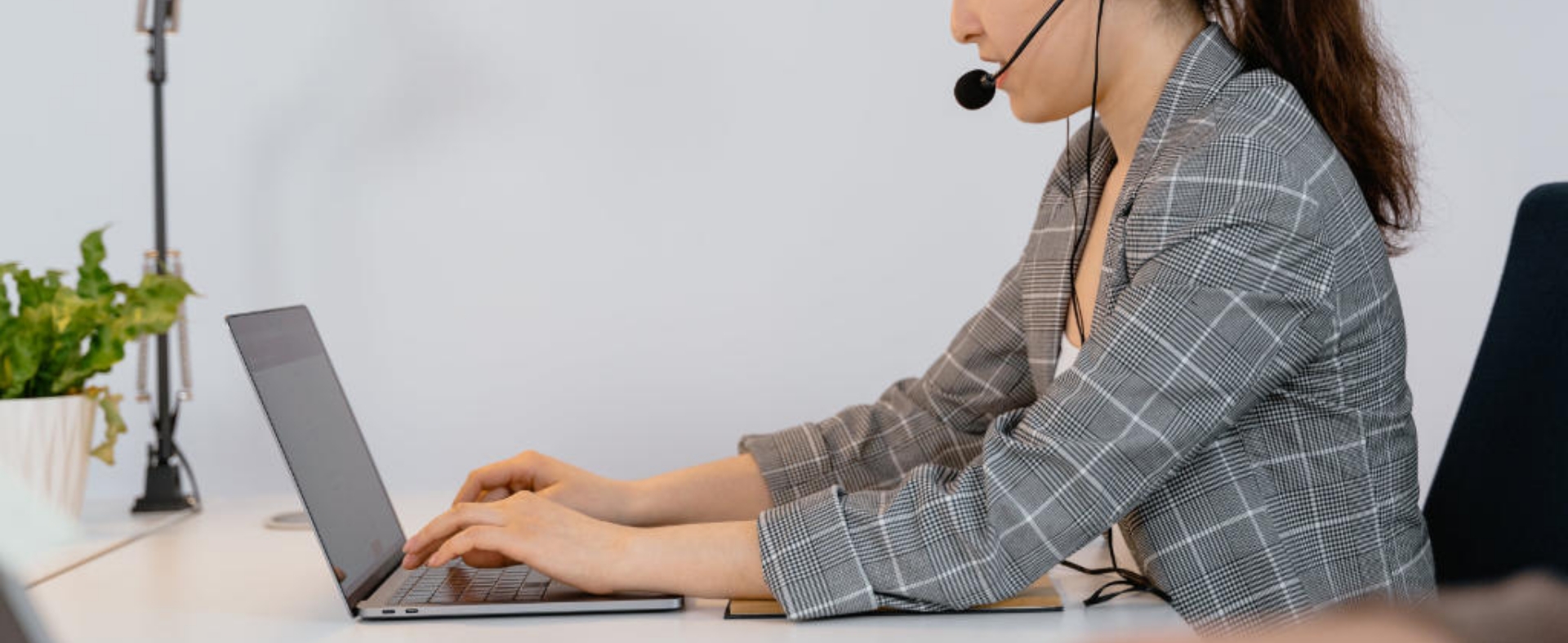 What Is a Virtual Call Center? An In-Depth Guide | PhoneBurner