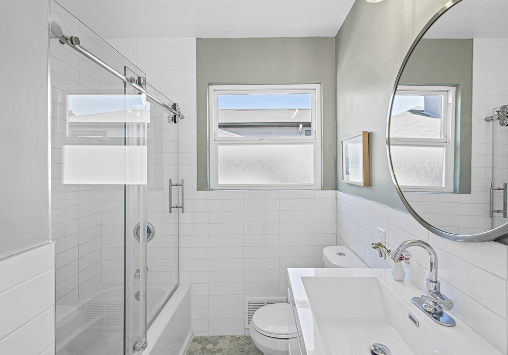 Renovations with Jessica Waggoner for $618,975 in profit