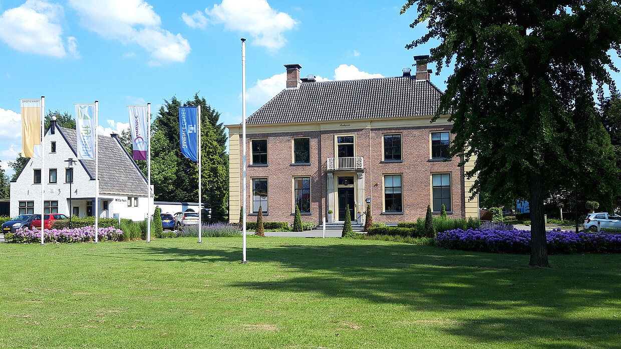 Hoe Dimence Groep medewerkers digitaal vaardig maakt. | SelfGuide