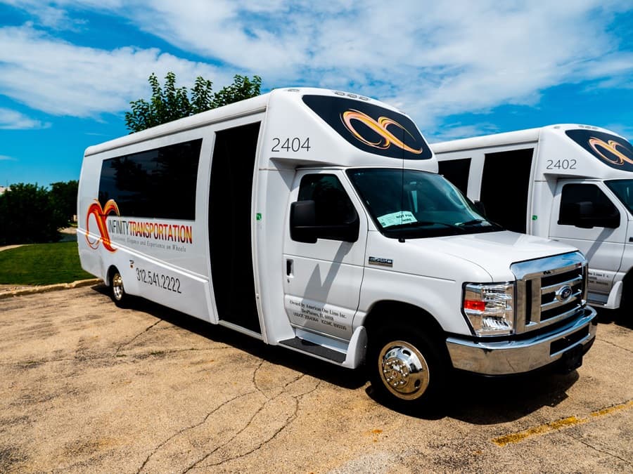 Top Chicago Airport Shuttles 2024 | Infinity Transportation