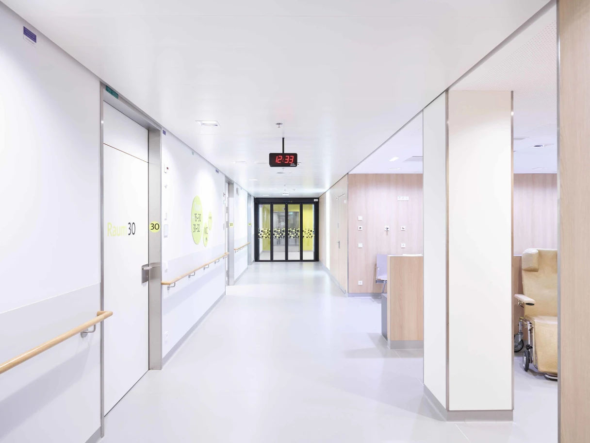 Welcoming, secure open-concept architecture for superior patient safety