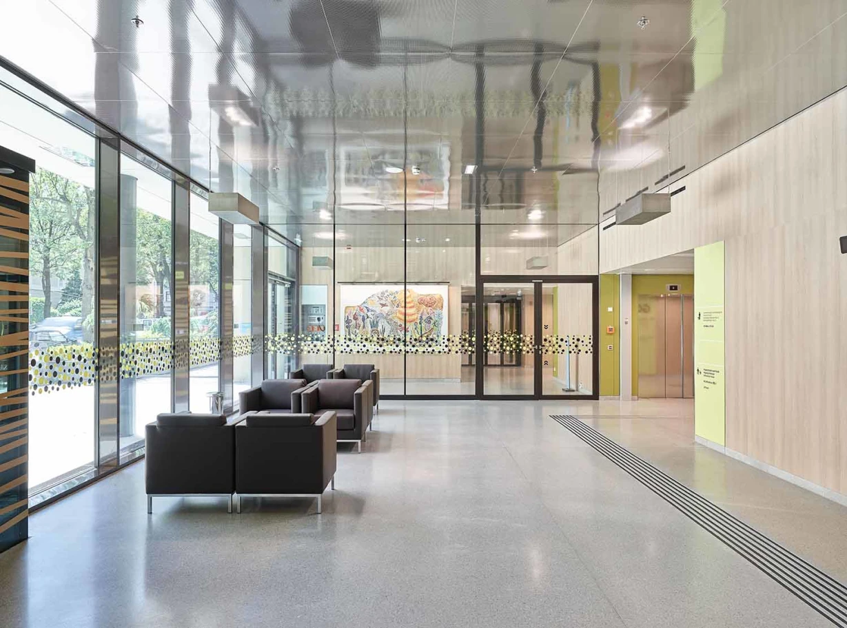 Welcoming, secure open-concept architecture for superior patient safety
