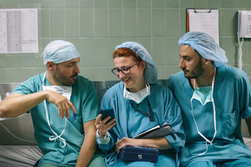 How to Display Your Nursing Credentials - Trusted Health