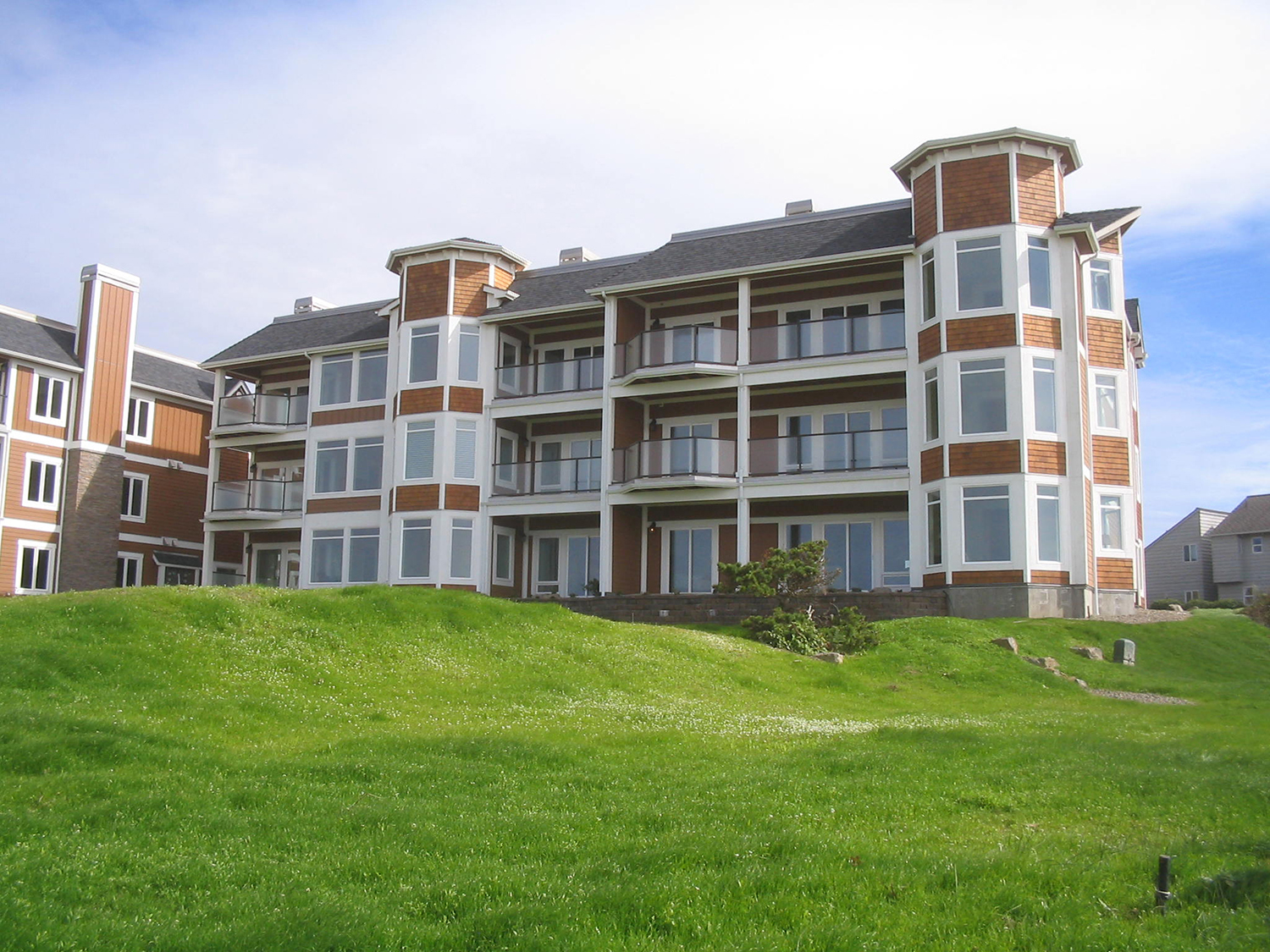 Shoreline Ridge Condominiums | New Construction | Housing
