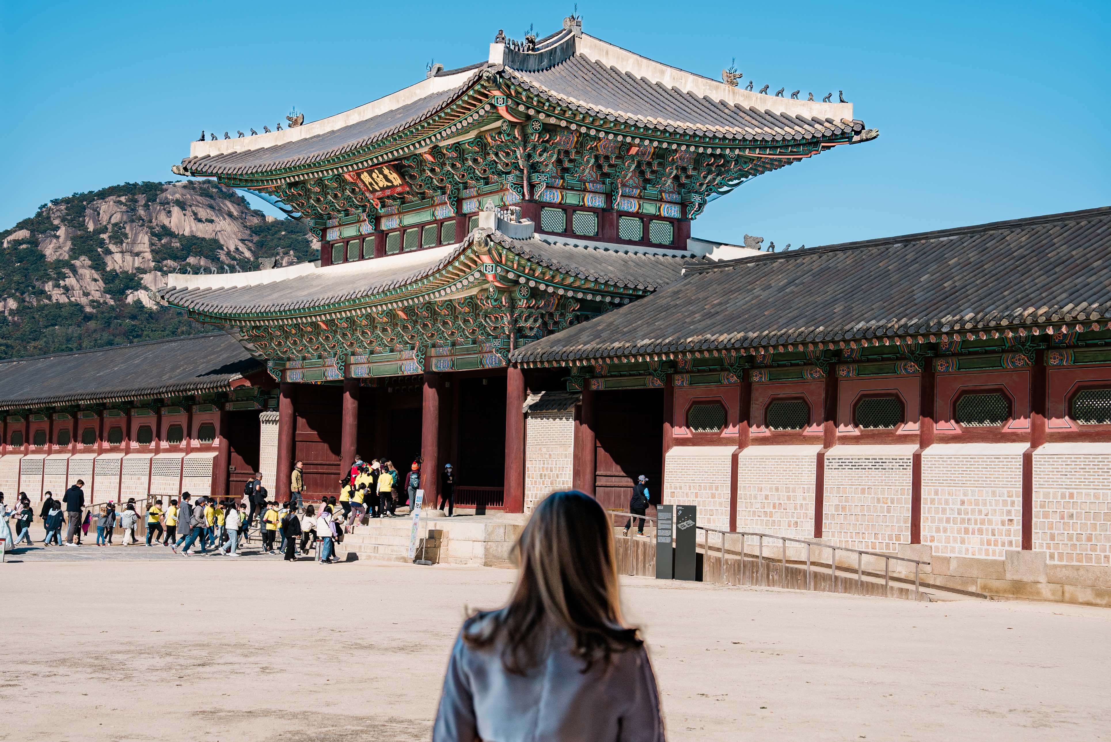 Renting a Hanbok and Visiting Gyeongbokgung Palace in Seoul, Korea
