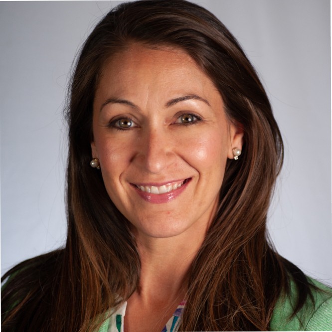 S3E4 - Andrea Daley from Dentsply Sirona on Navigating IR Amidst ...