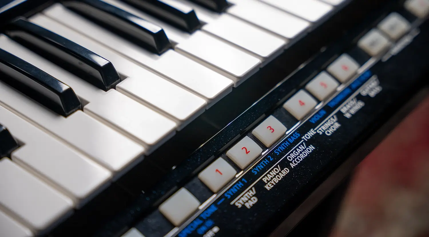 Rent Roland Lucina AX-09 Synthesizer - Keytar Rent Roland Lucina AX-09 Synthesizer - Keytar
