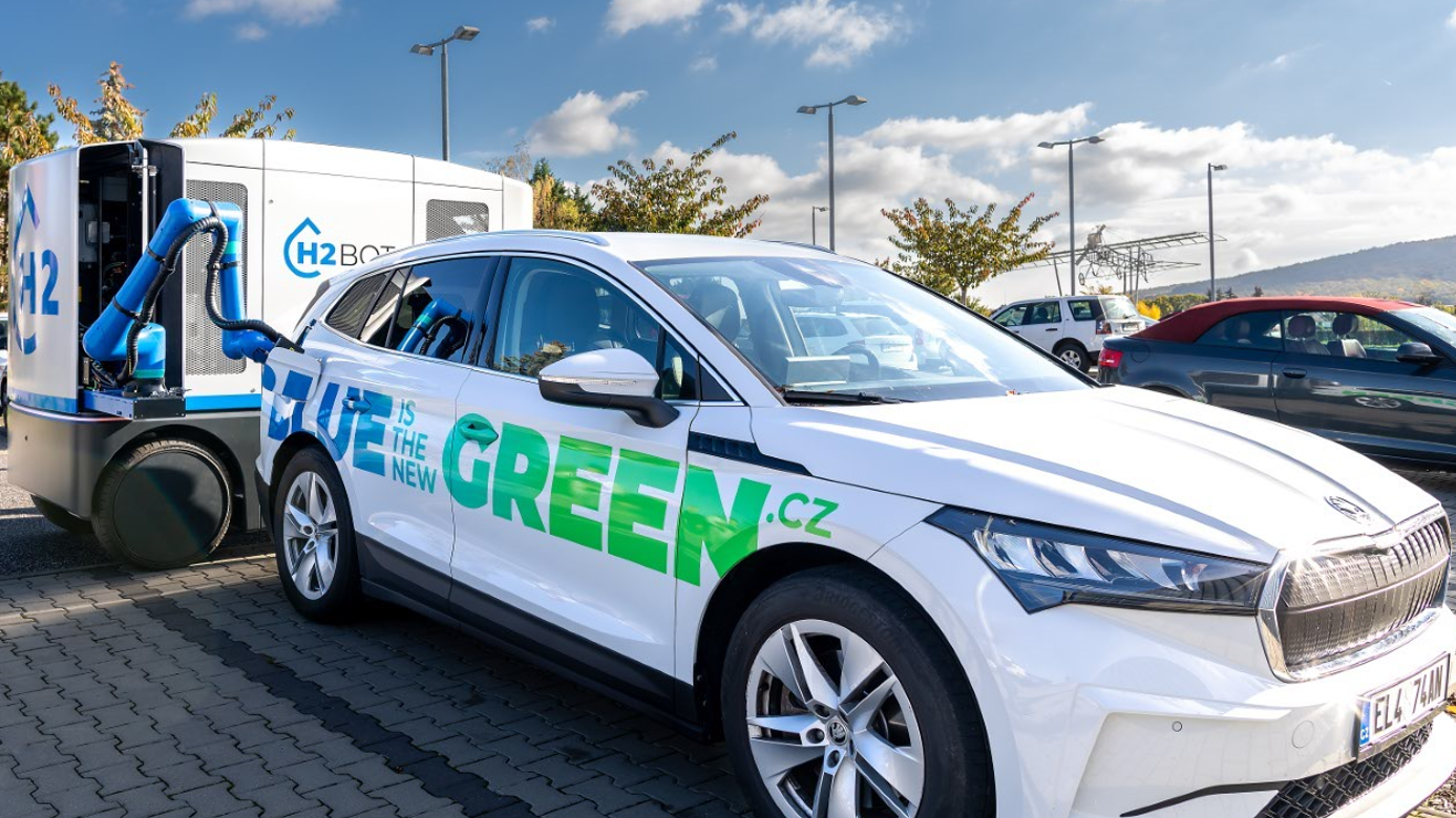 iDNES prozkoumal naši mobilní vodíkovou nabíječku elektromobilů H2BOT