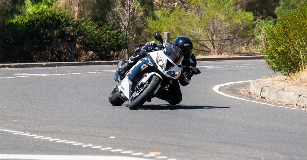 Cornering a Motorcycle Confidently: Step by Step Guide