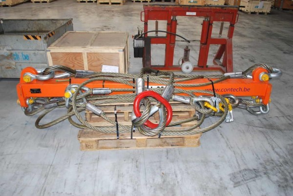 Bottom lifting gear for 40' containers - Container Technics