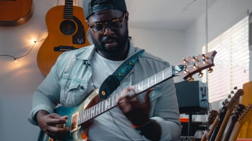 Essential Guitar Licks - Pickup Music