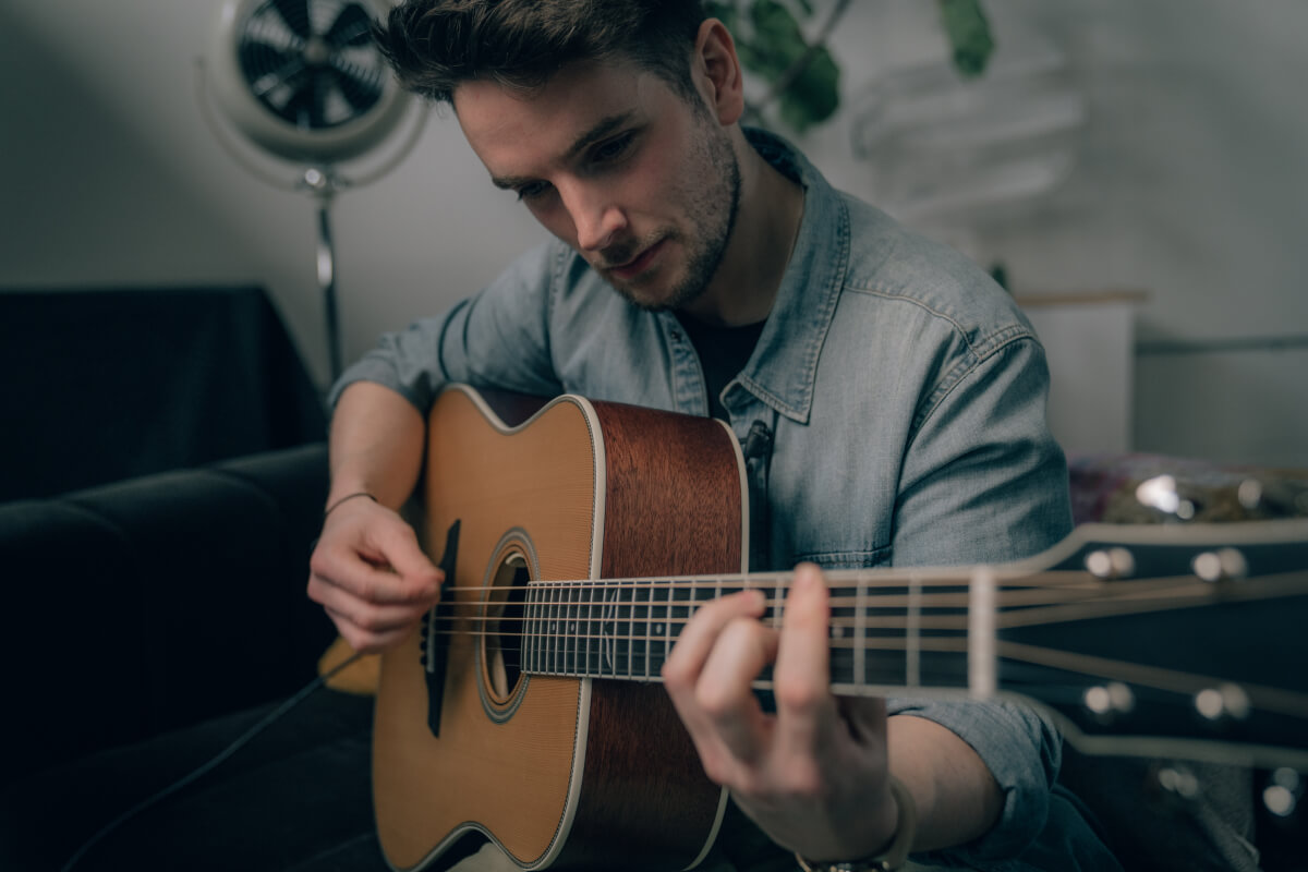 8 Quick Tips for Beginner Guitarists: Accelerate Your Progress Today ...