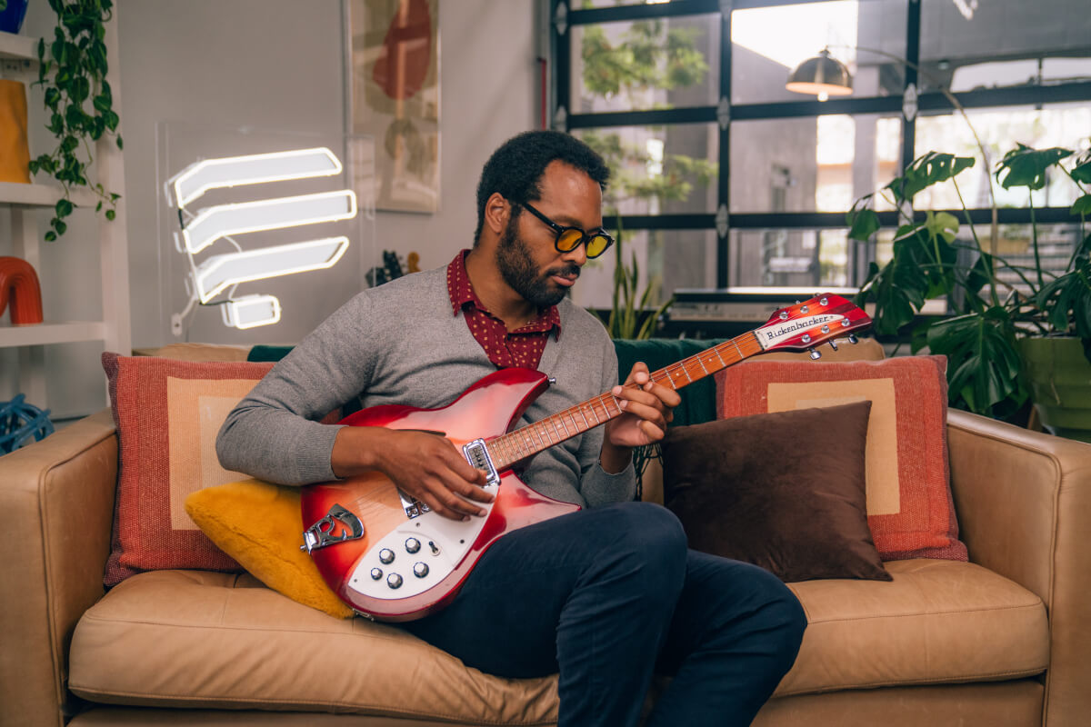 How to Play Funk Guitar: A Beginner's Guide to Groovy Rhythms - Pickup ...