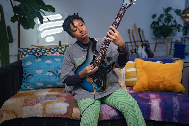 Top 5 Unforgettable Neo Soul Guitar Performances - Must Listen - Pickup ...