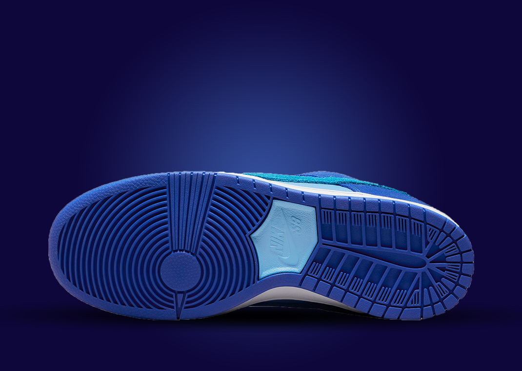 Official Look At The Nike SB Dunk Low Blue Raspberry - Sneaker News