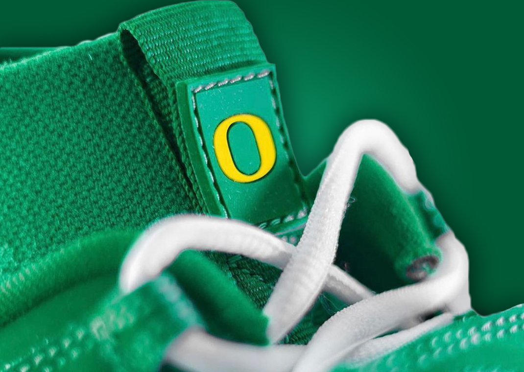 The Oregon Ducks Football Team Gets An Exclusive Nike Vapor DT Max ‘96 ...