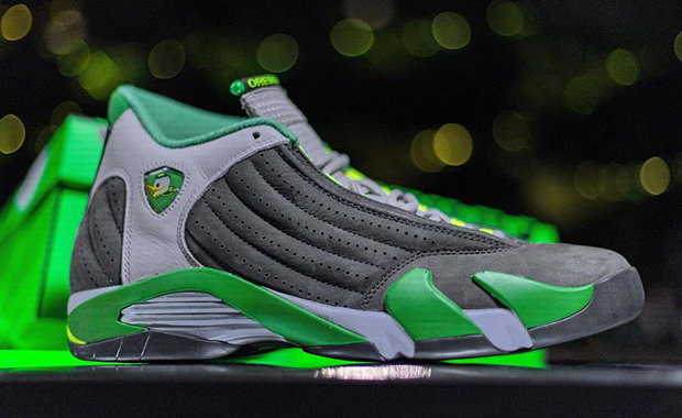 Tinker Hatfield Designed The Oregon Ducks Football Team’s Air Jordan 14 ...