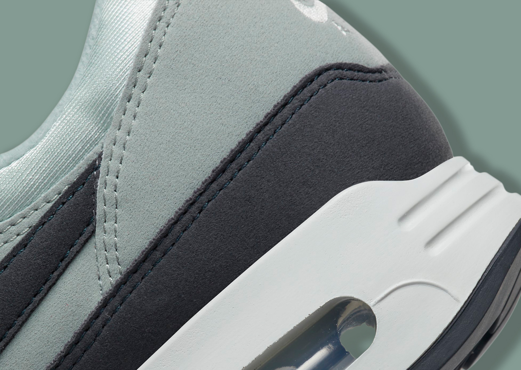 The Nike Air Max ‘86 OG Light Silver Anthracite Keeps Things Neutral ...