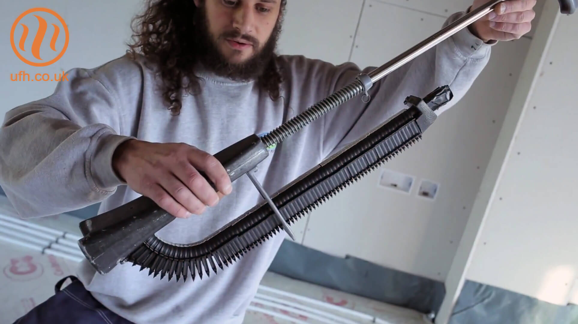 How to use an underfloor heating tacker gun | Underfloor Heating System ...