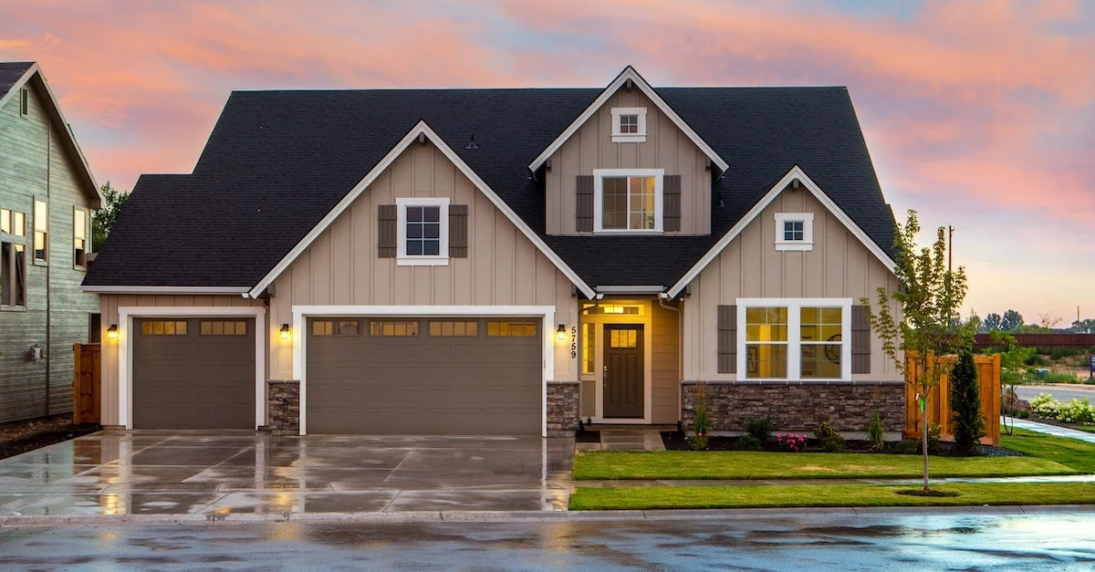 Linkedin for Realtors: What to share [with examples]