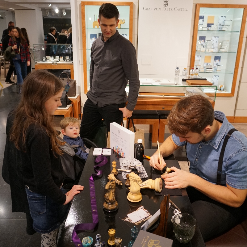 Harrods ‘Christmas Theatre’: Live painting of Purling Art Chess - Purling