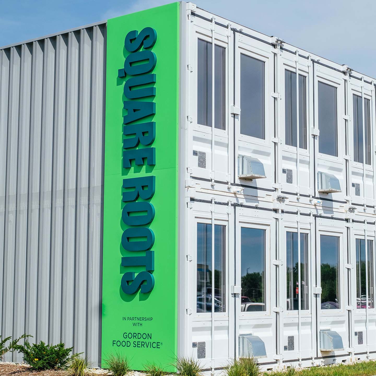 Square Roots Celebrates New Indoor Farm in Kenosha With Gordon Food Service