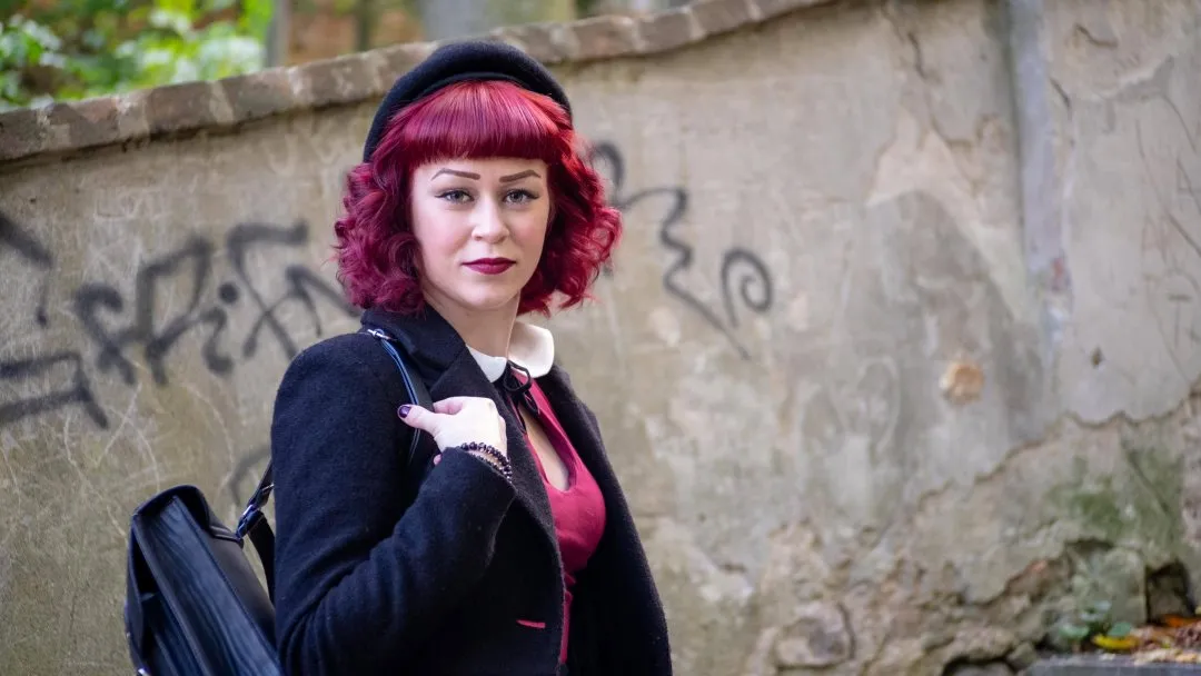 Psychologist: Children can spend lots of time playing with smartphones ...