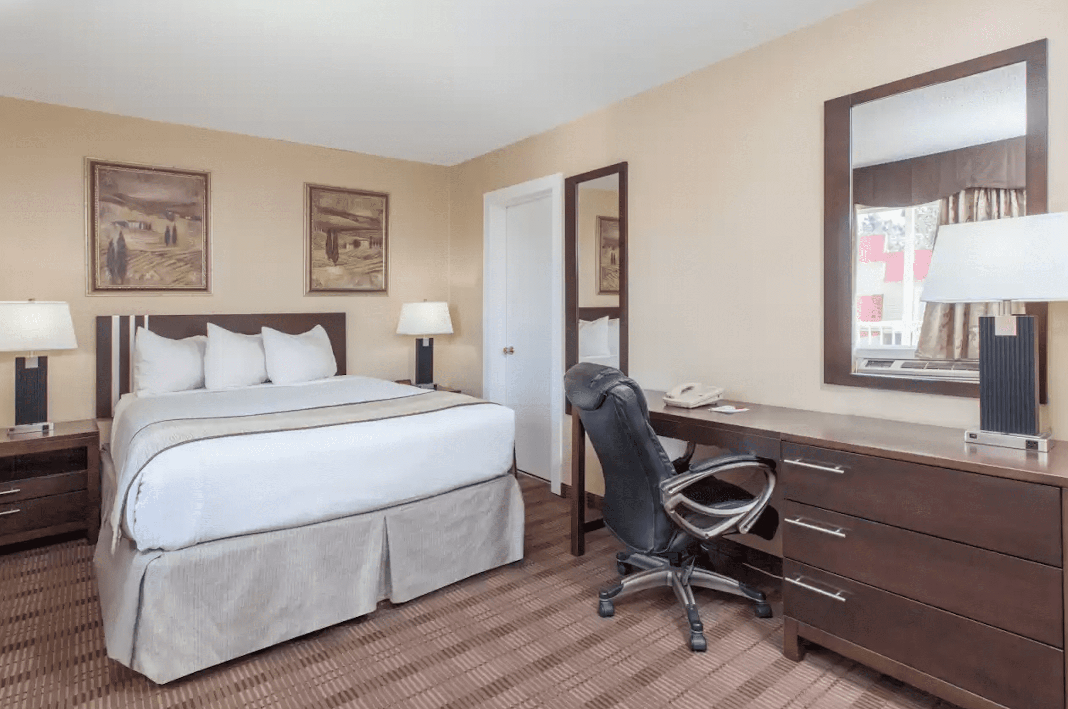 Econo Lodge Inn & Suites | Business Listing | Tourism Medicine Hat