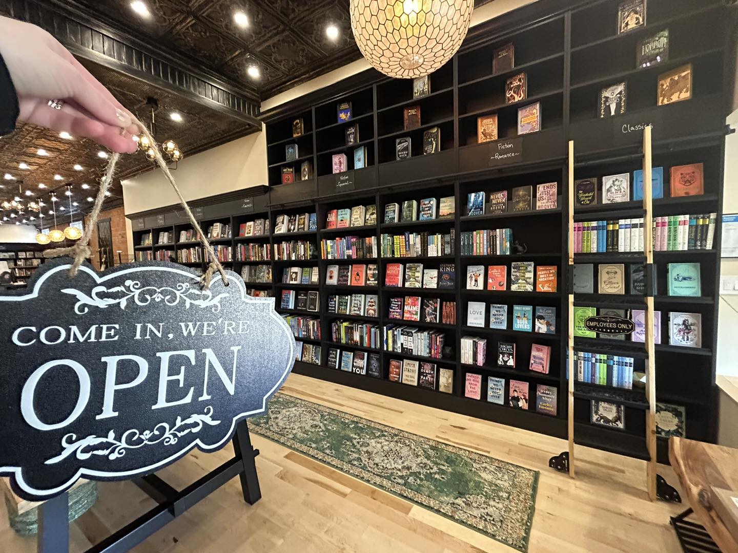 River Bee Books | Business Listing | Tourism Medicine Hat