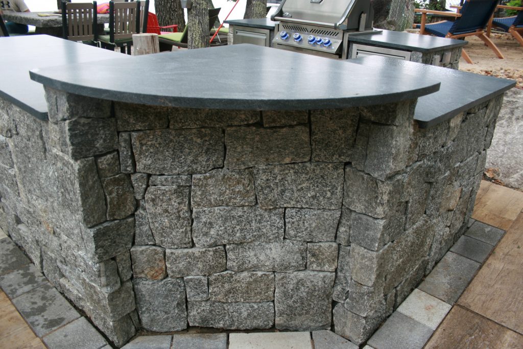 Raised counter on outdoor kitchen | Artistic Landscapes