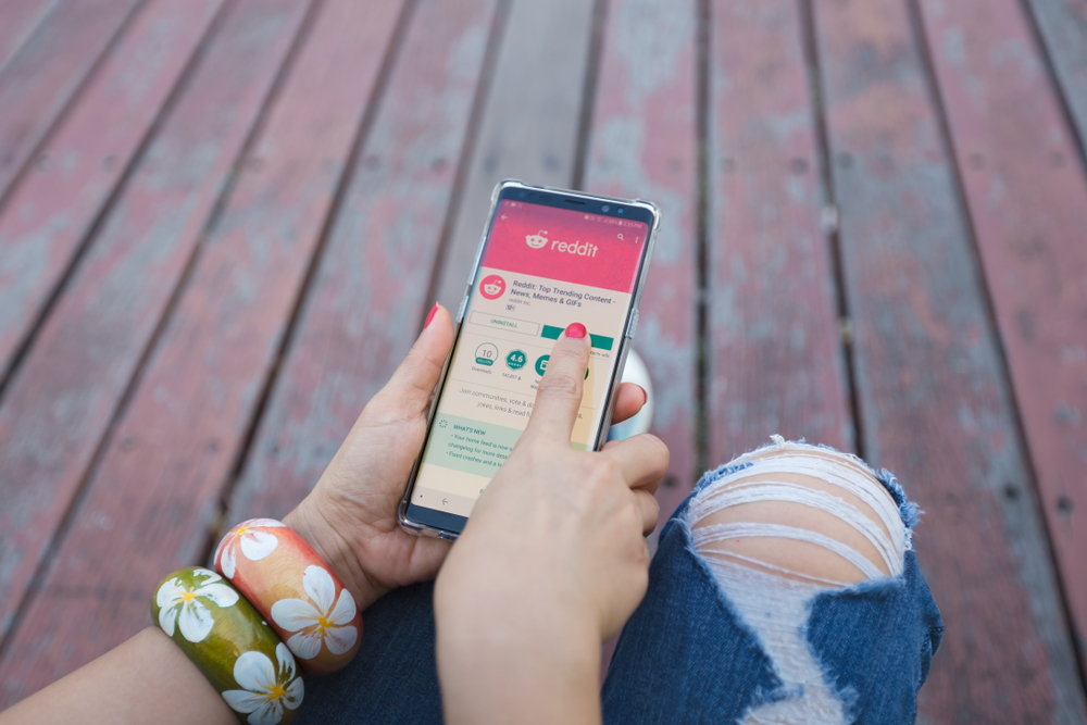 How To Grow Your Twitch Channel? Reddit & Twitch Tips | Beacons