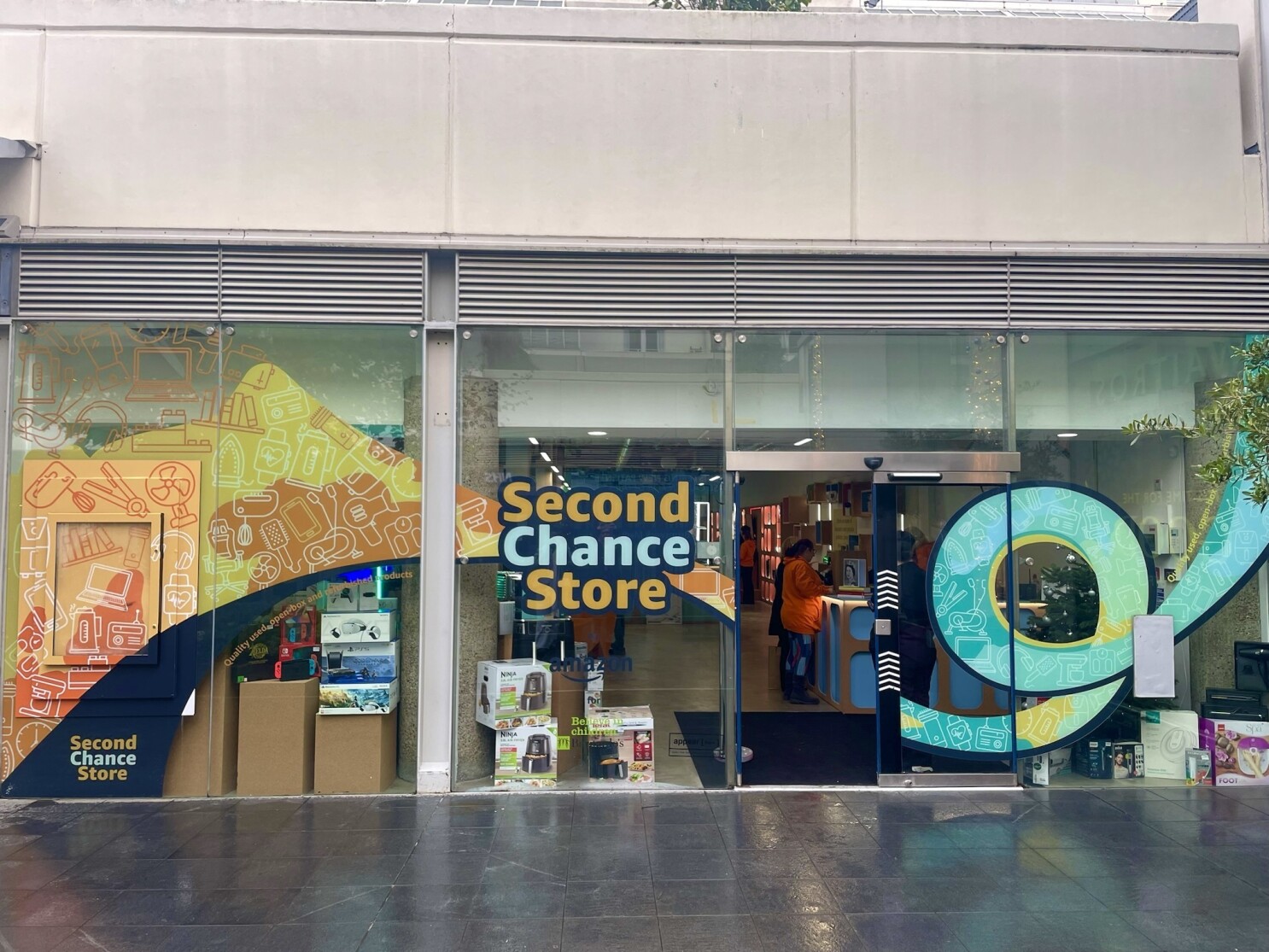 Amazon Launches Unique Store in London Turning Returns Into Retail | Moast.io