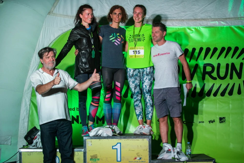 SPLIT 'SVITLO' U MRAKU! Trkači Glow Runa powered by Konzum obasjali put od Rive do Vile Dalmacije