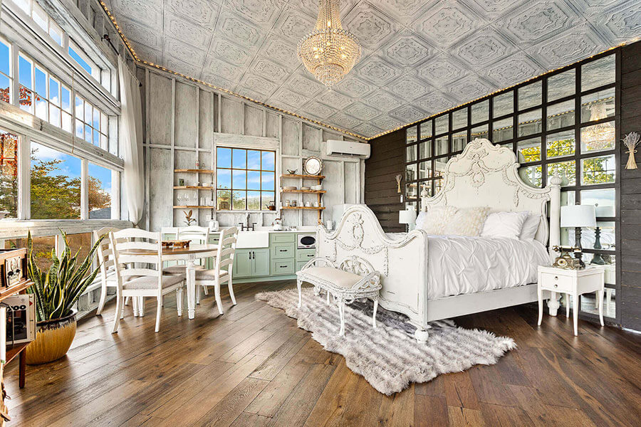 Forest Mirror Cabin - Bolt Farm Treehouse