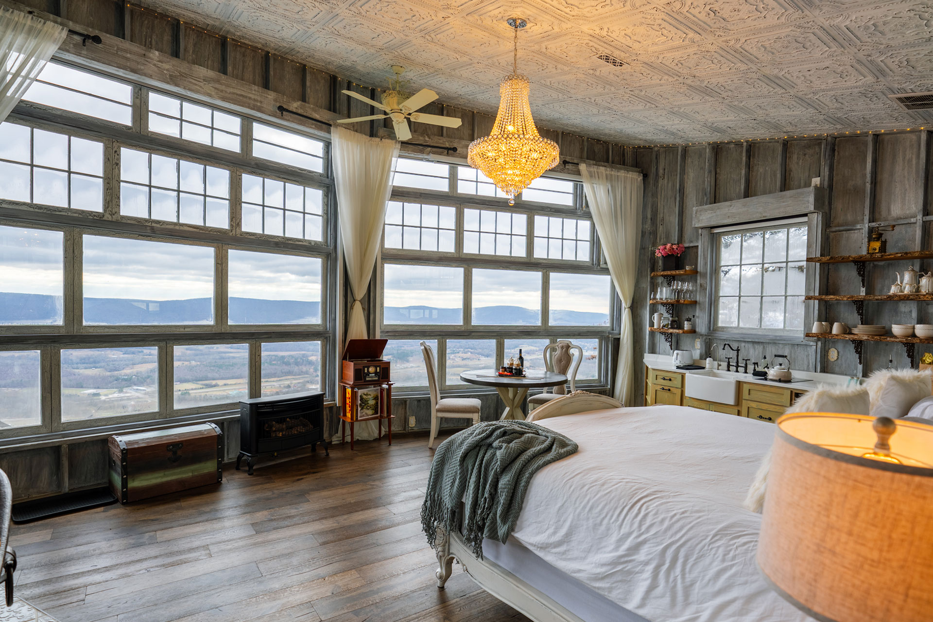 Best Tennessee Getaways: Bolt Farm Treehouse as Featured by National ...