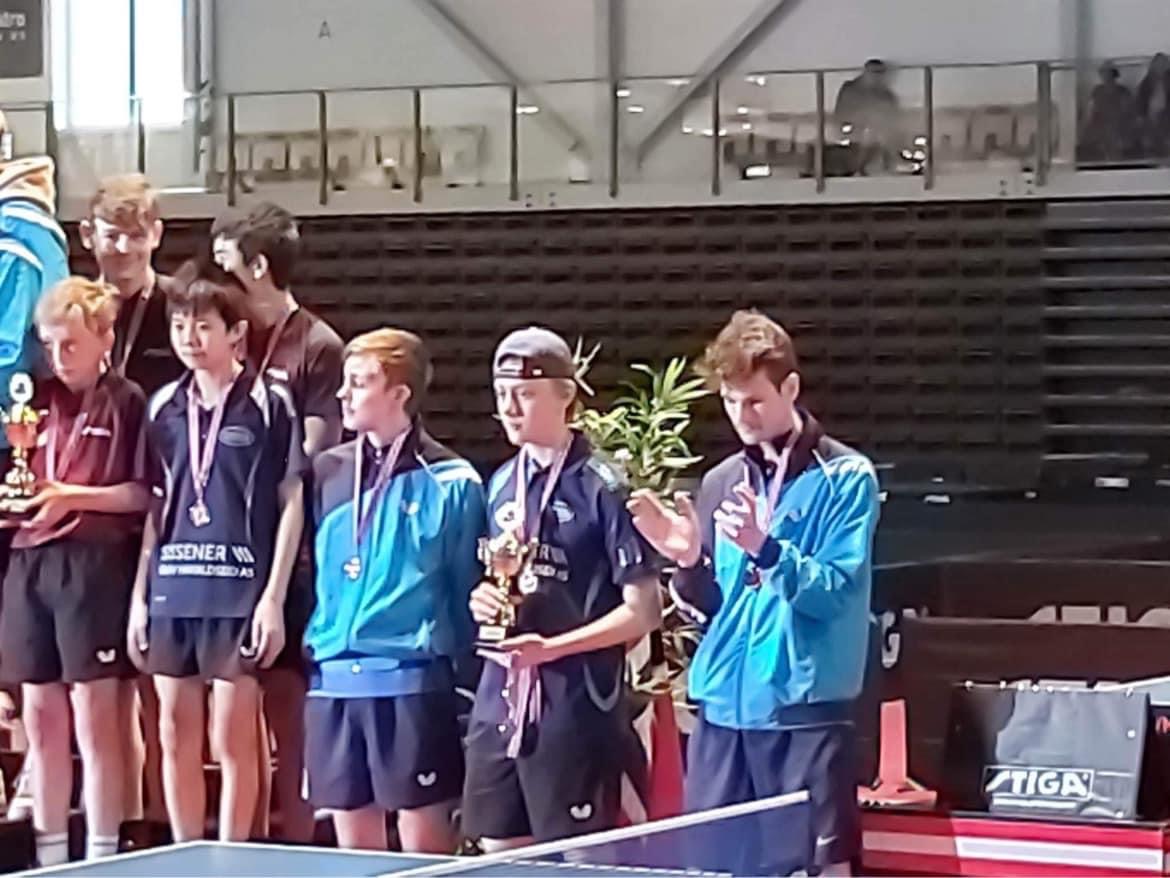 Gull i lag og double i NM for yngre