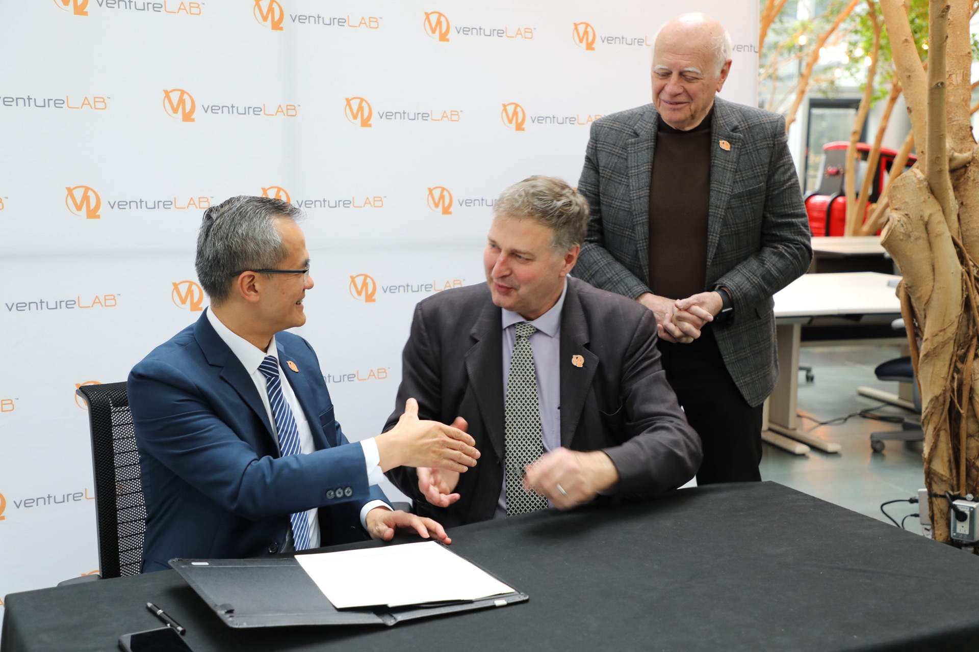 CMC Microsystems and ventureLAB Sign Memorandum of Understanding in Support of Semiconductor ...