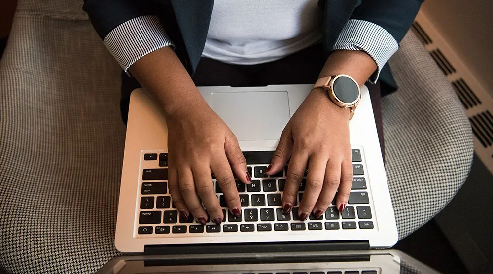 4 Best CEO Email Finders + How to Find Executives With no Info