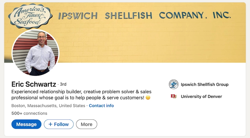 How to Write a Winning Sales Profile LinkedIn Headline (With 8 Examples)