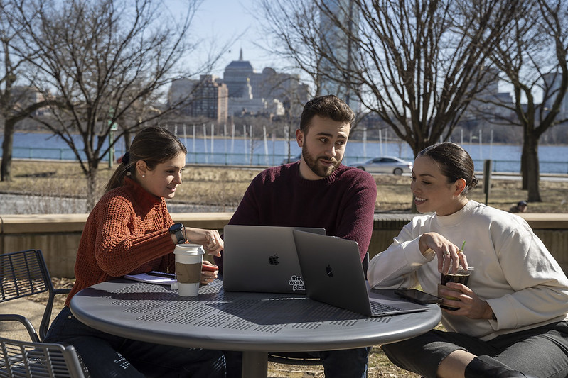 Get a better understanding of the concept of asynchronous work - Articles | Klaxoon